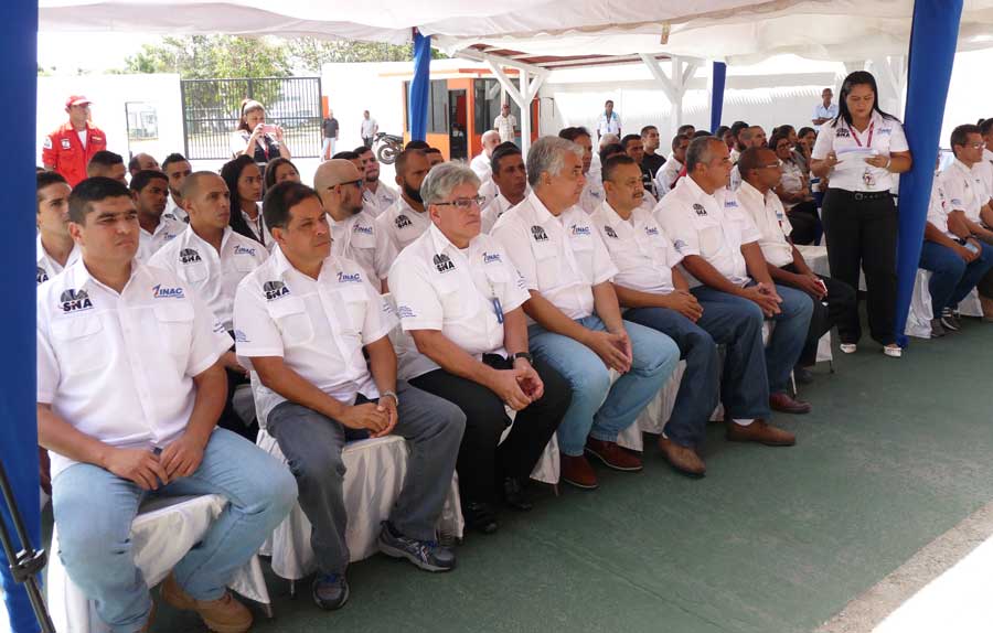 INAC y Comando de Aviación del Ejército Bolivariano entregan ...